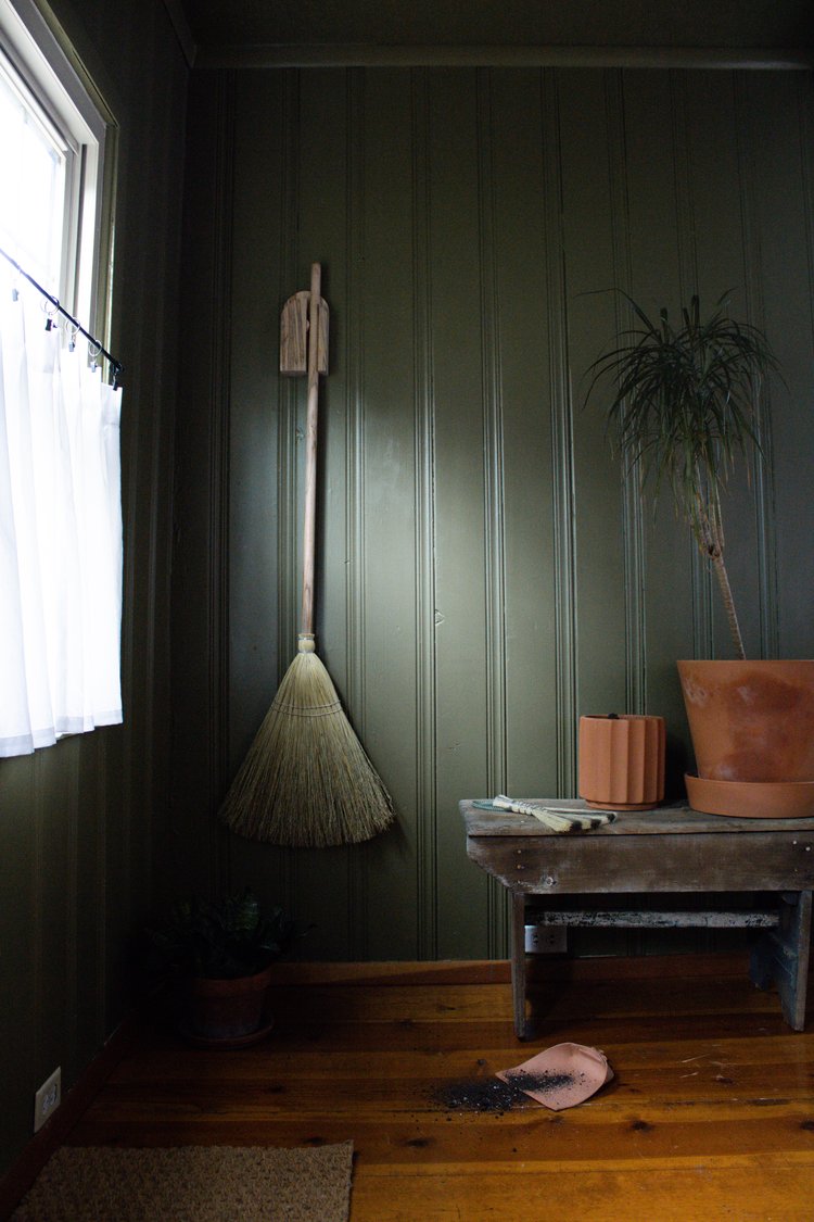 Dutch Broom Hanger – Sunhouse Craft